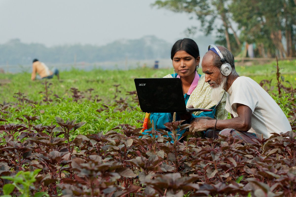 Mobile apps and satellite data help farmers in developing countries ...